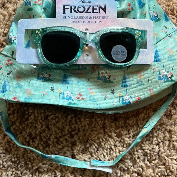 Disney | Accessories | Bnwt Disney Frozen Anna Elsa Uvprotected ...